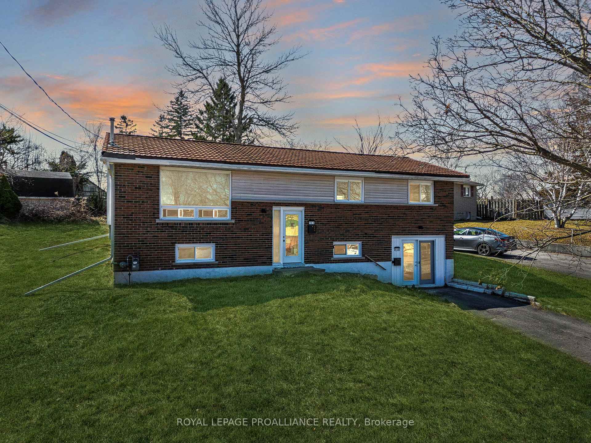 86 Wallbridge Crescent, Belleville, ON K8P 1Z4