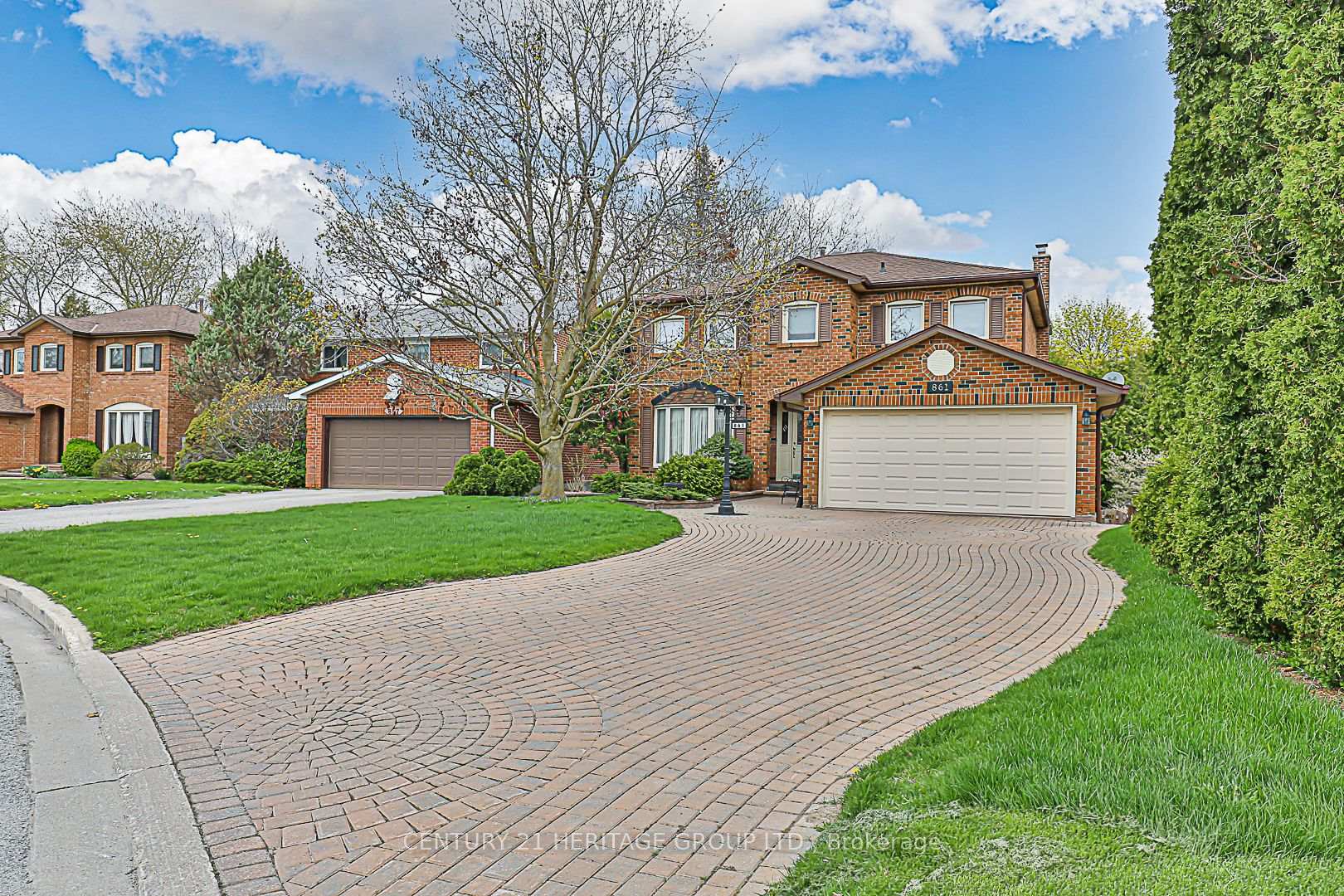 861 Columbia Court, Newmarket, ON L3Y 6L6