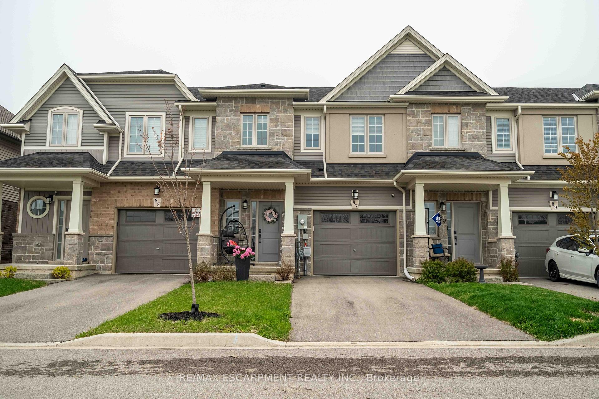 87 Beasley Grove, Hamilton, ON L9K 0J7