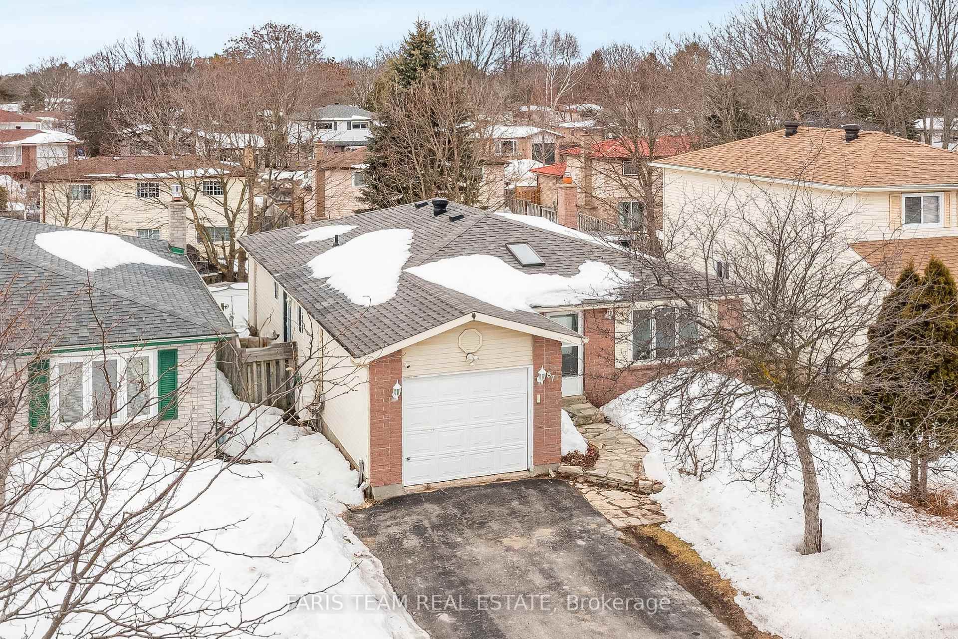 87 Hickling Trail, Barrie, ON L4M 5T4