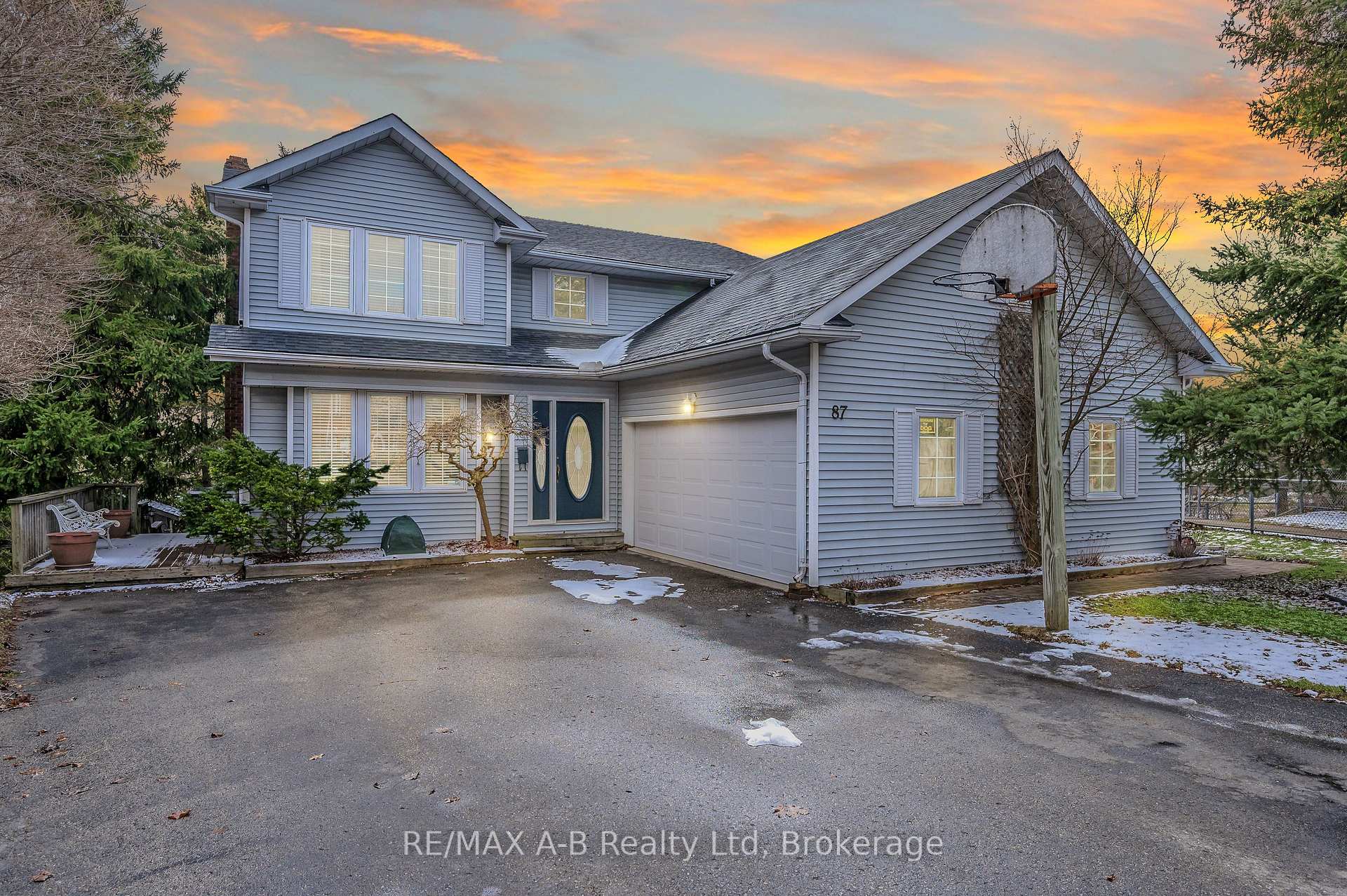 87 Lorilee Crescent, Kitchener, ON N2N 2J3