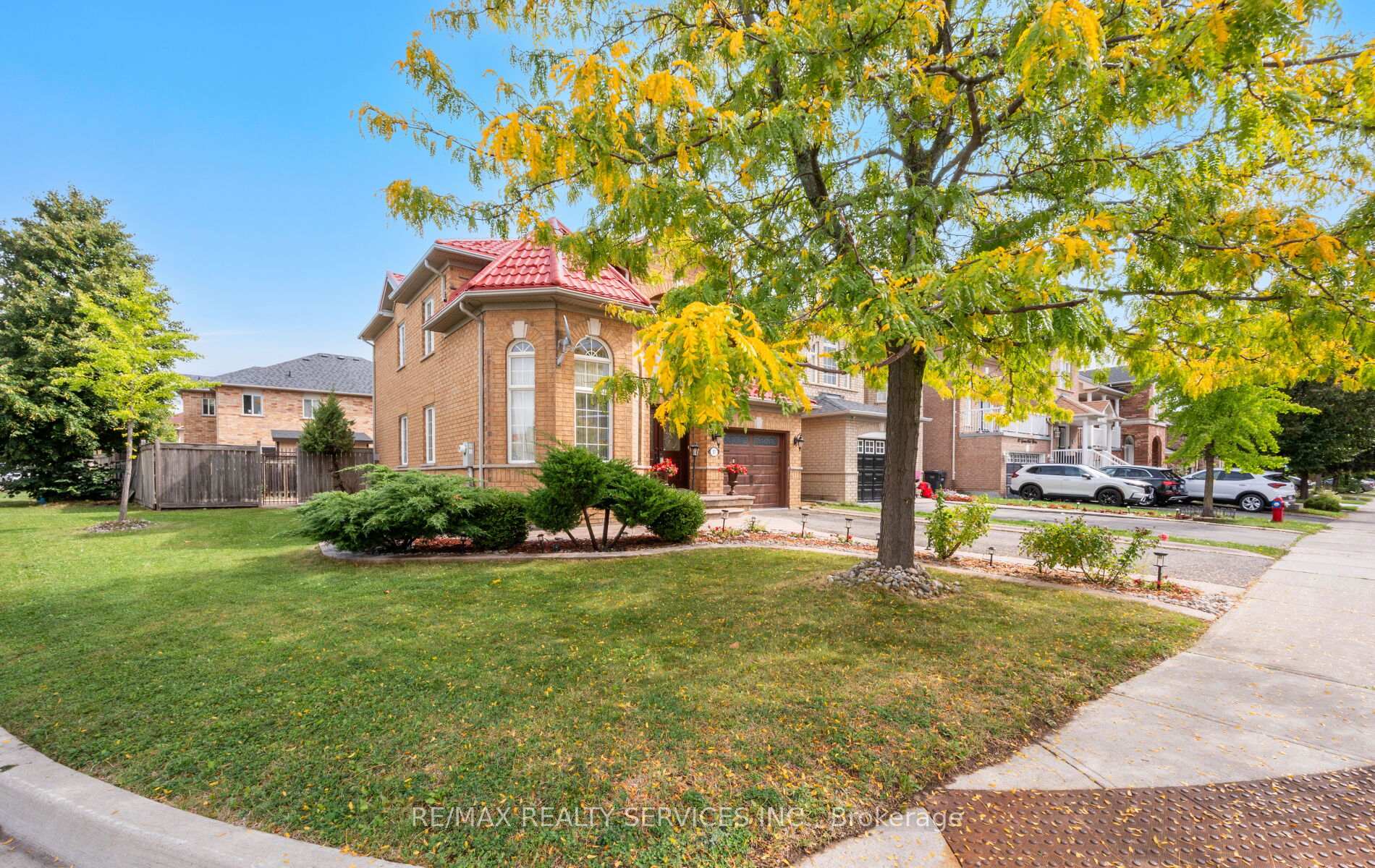 87 Queen Mary Drive, Brampton, ON L7A 2K2