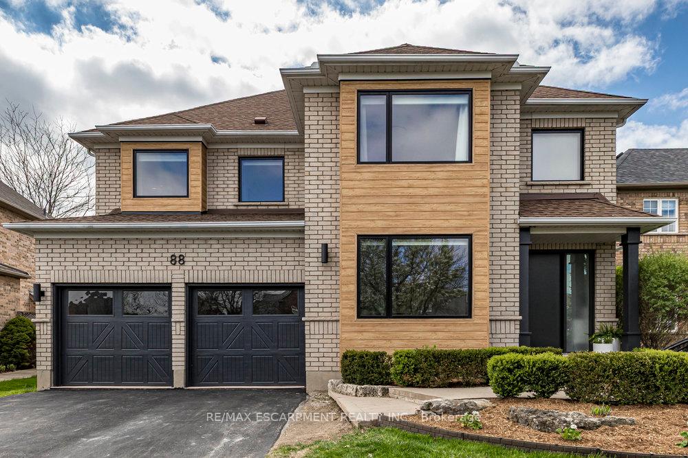 88 Davidson Boulevard, Hamilton, ON L9H 7M3