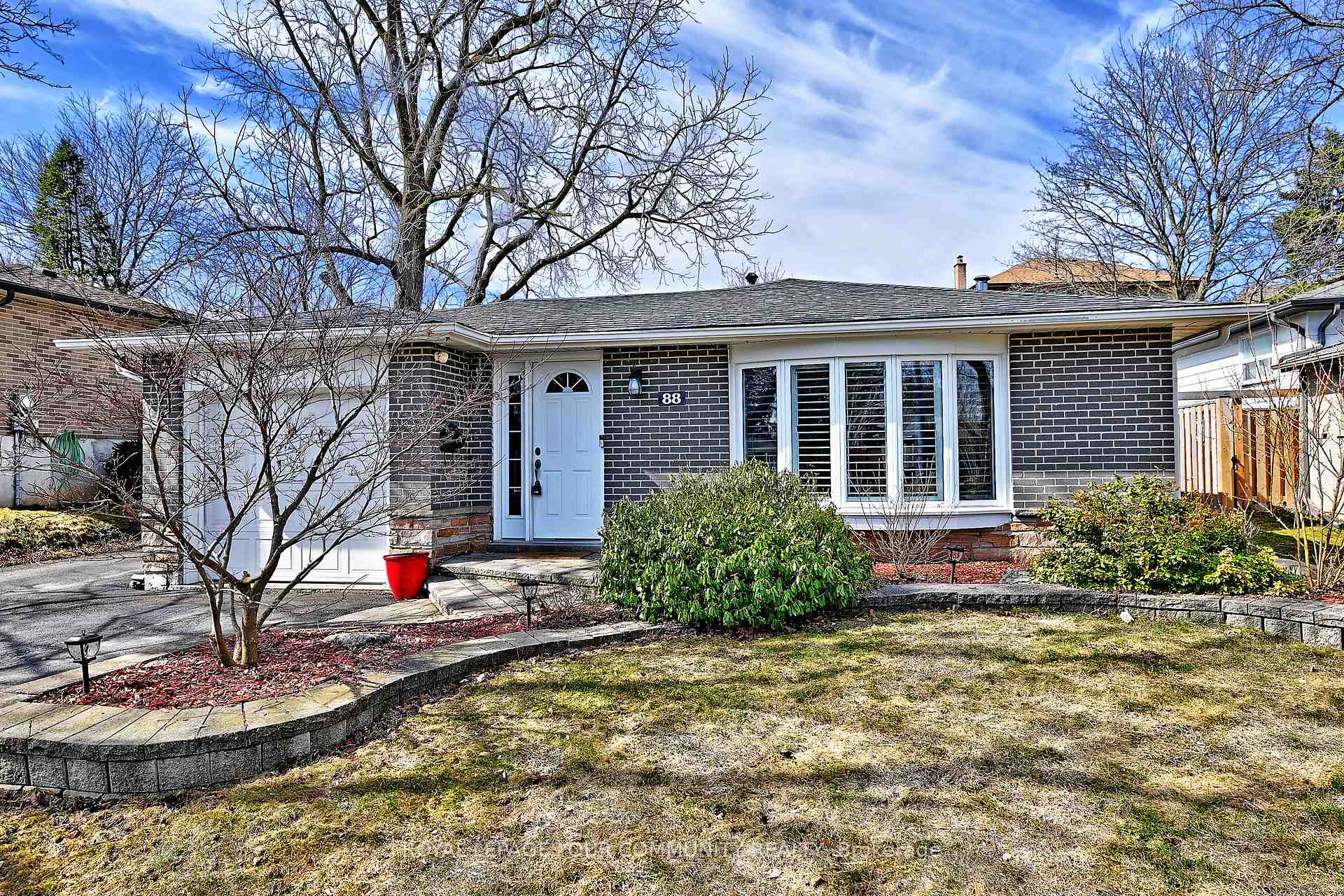 88 Hill Drive, Aurora, ON L4G 3A8