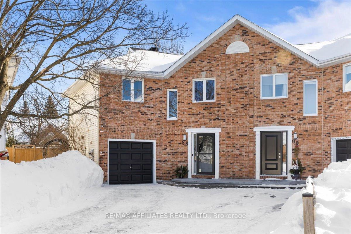 88 Royal Oak Court, Hunt Club - South Keys and Area, ON K1T 3P1