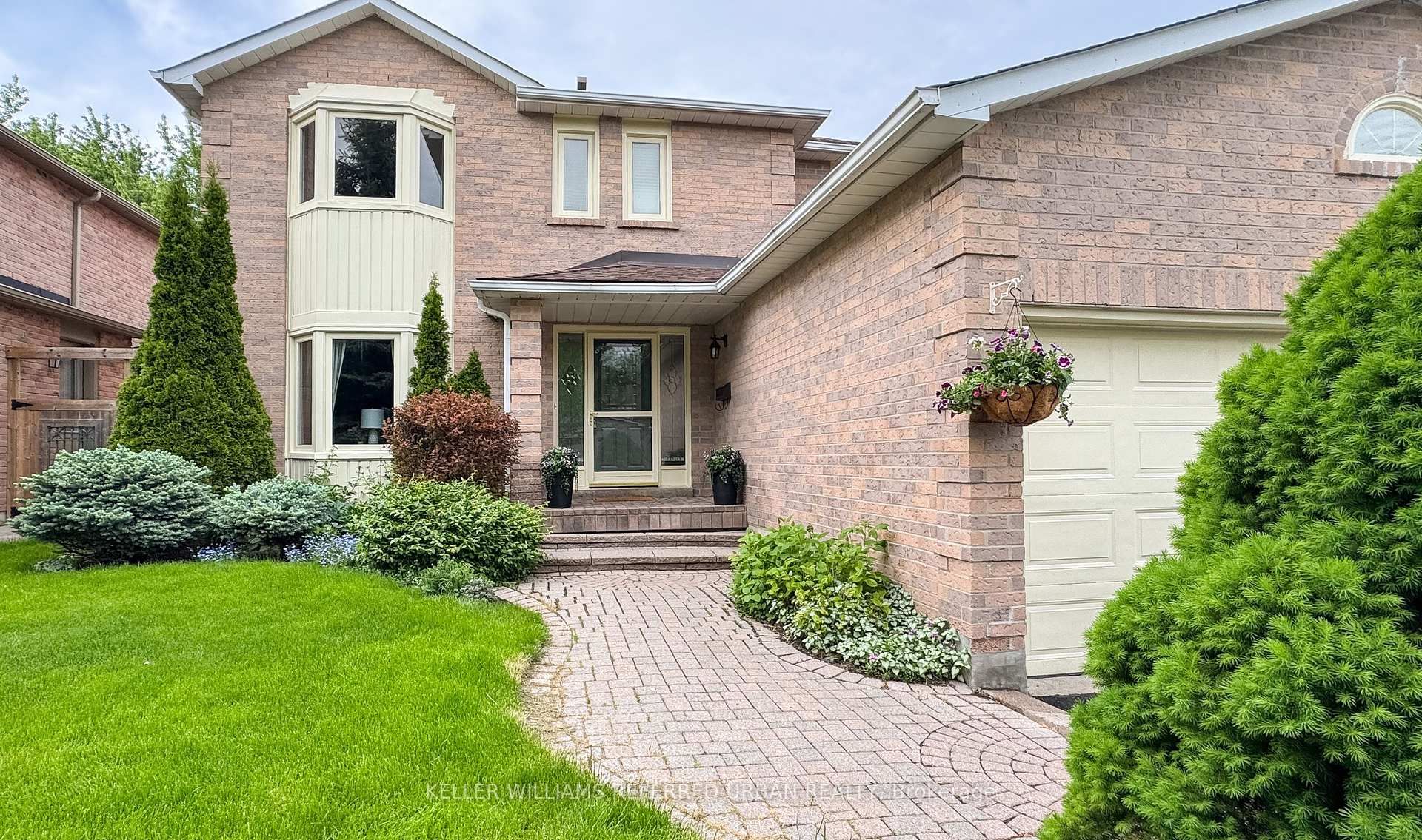 88 Timpson Drive, Aurora, ON L4G 5N4