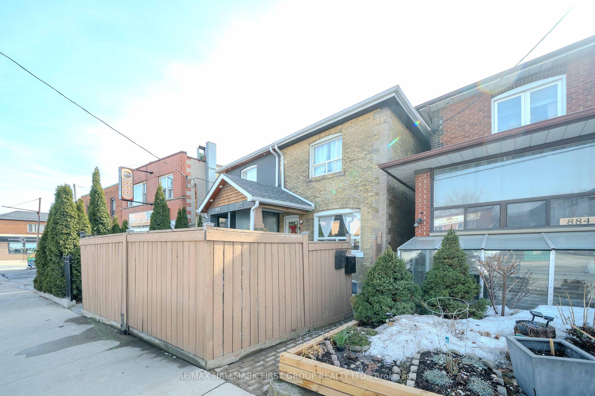882 Weston Road, Toronto, ON M6N 3R7
