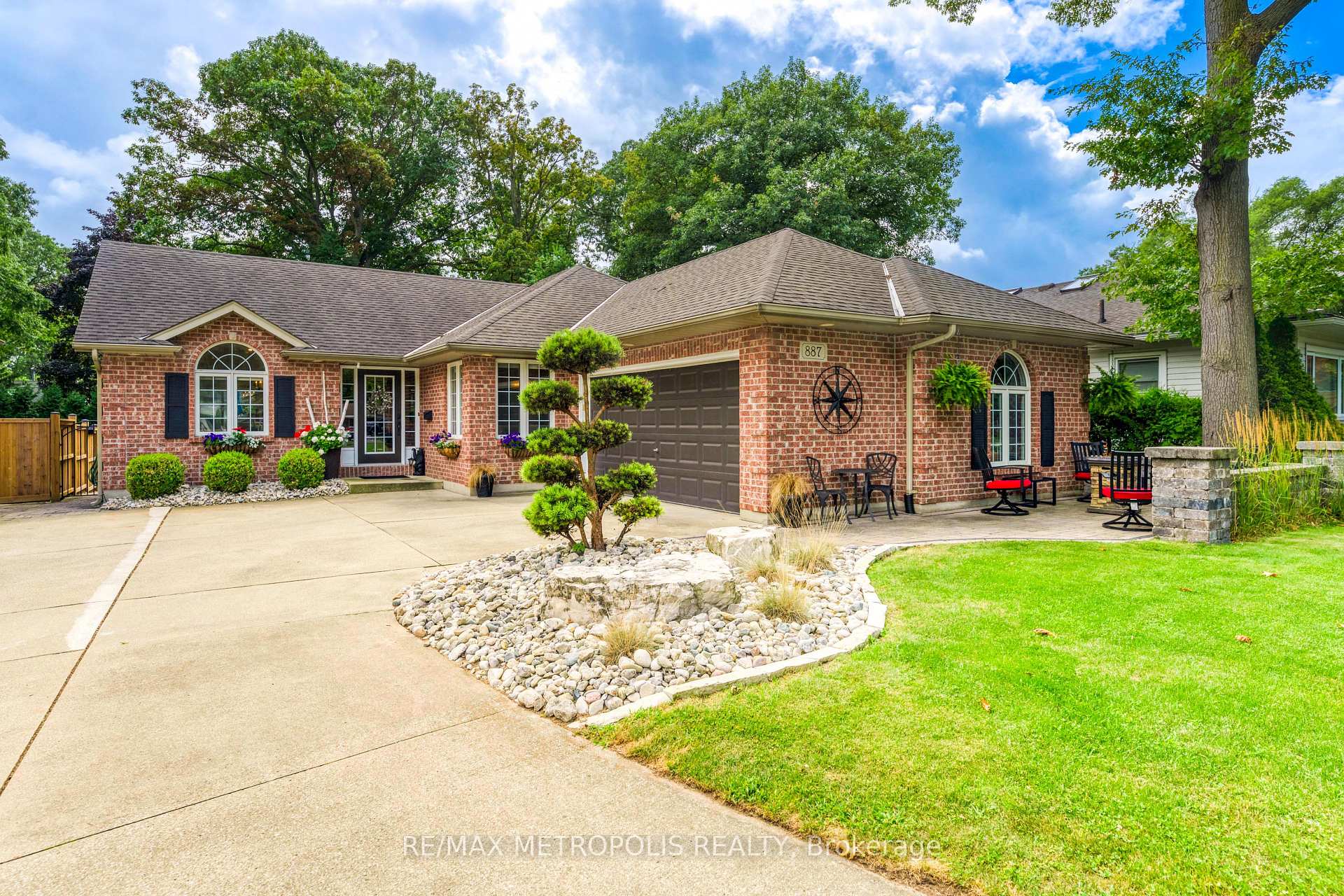 887 Lakeshore Road, Sarnia, ON N7V 2V1