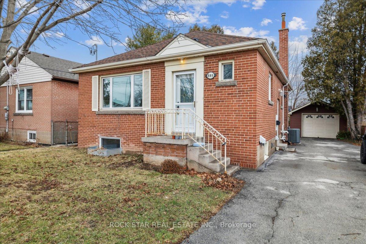 Lower - 889 Fennell Avenue E, Hamilton, ON L8V 1W5