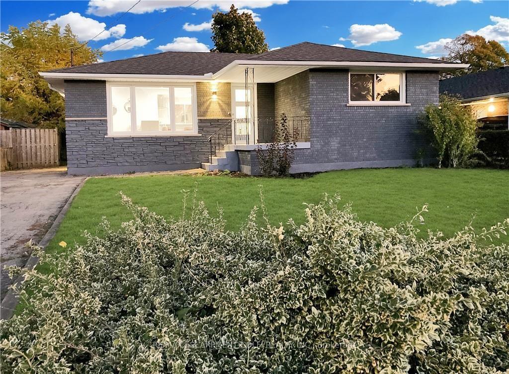 89 Greeningdon Drive, Hamilton, ON L9A 3A8