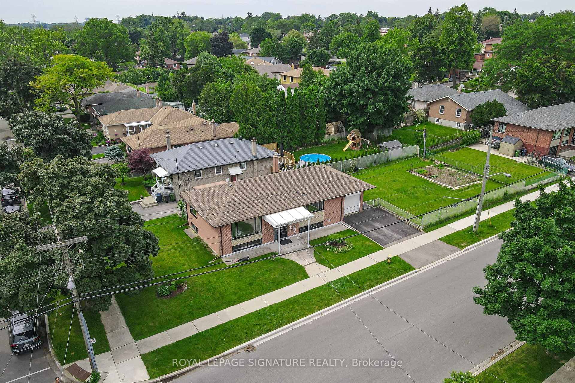 89 Thistle Down Boulevard, Toronto, ON M9V 1J3