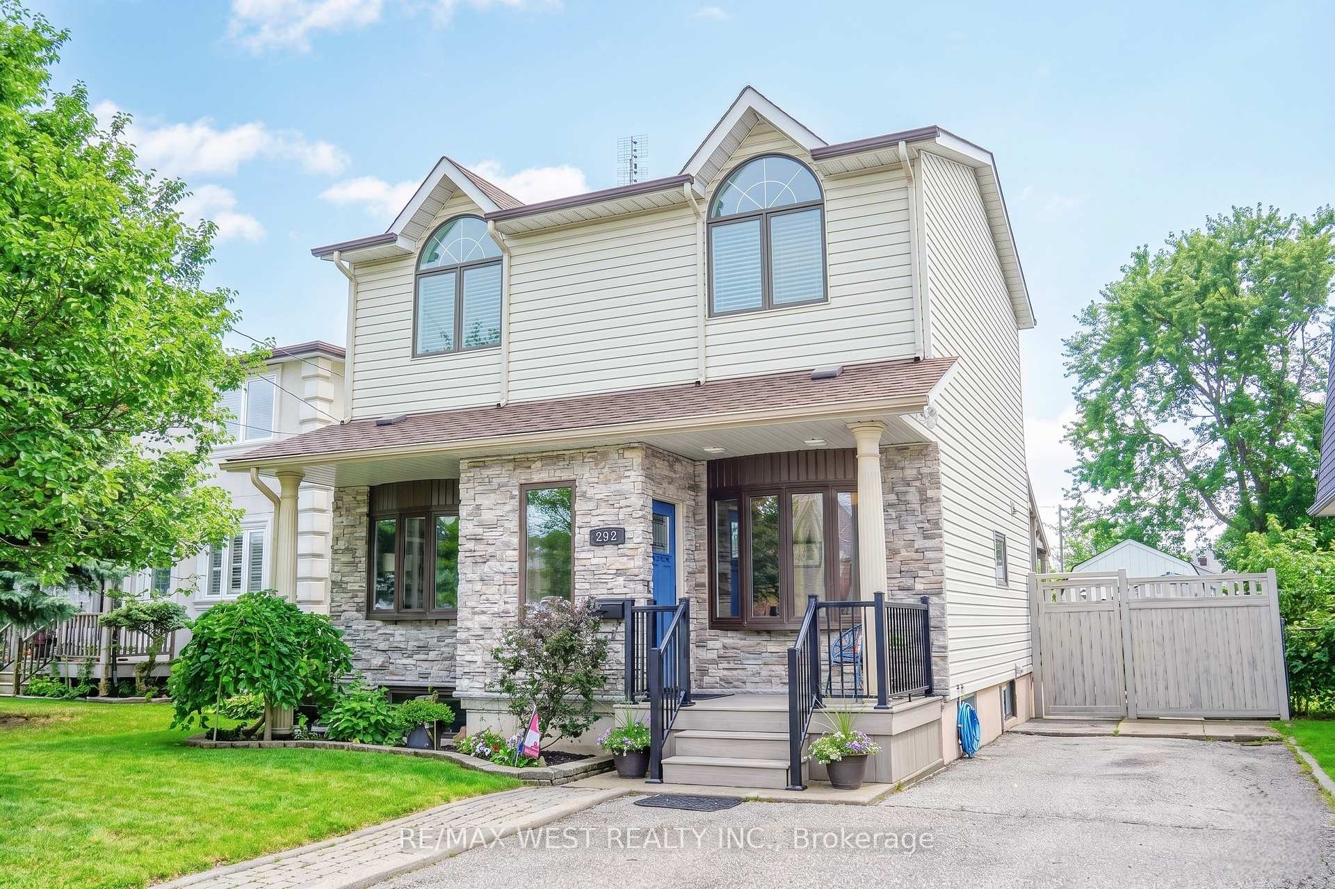 892 Sixth Street, Mississauga, ON L5E 1N6