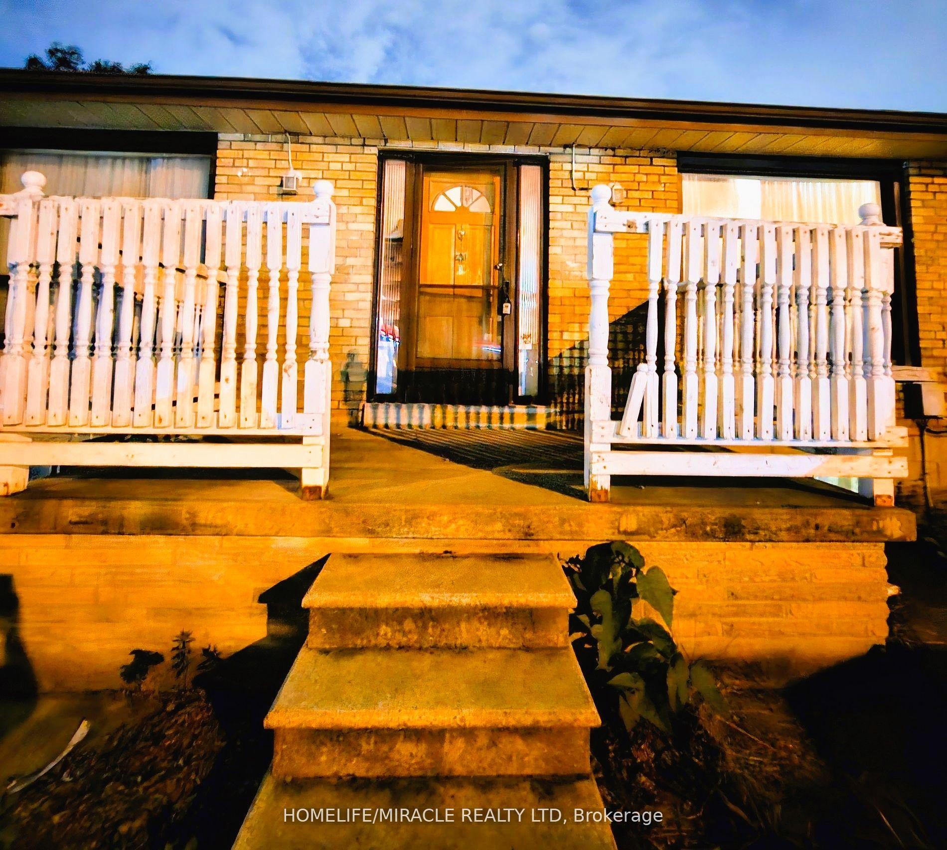 898 Kennedy Road, Toronto, ON M1K 2E8