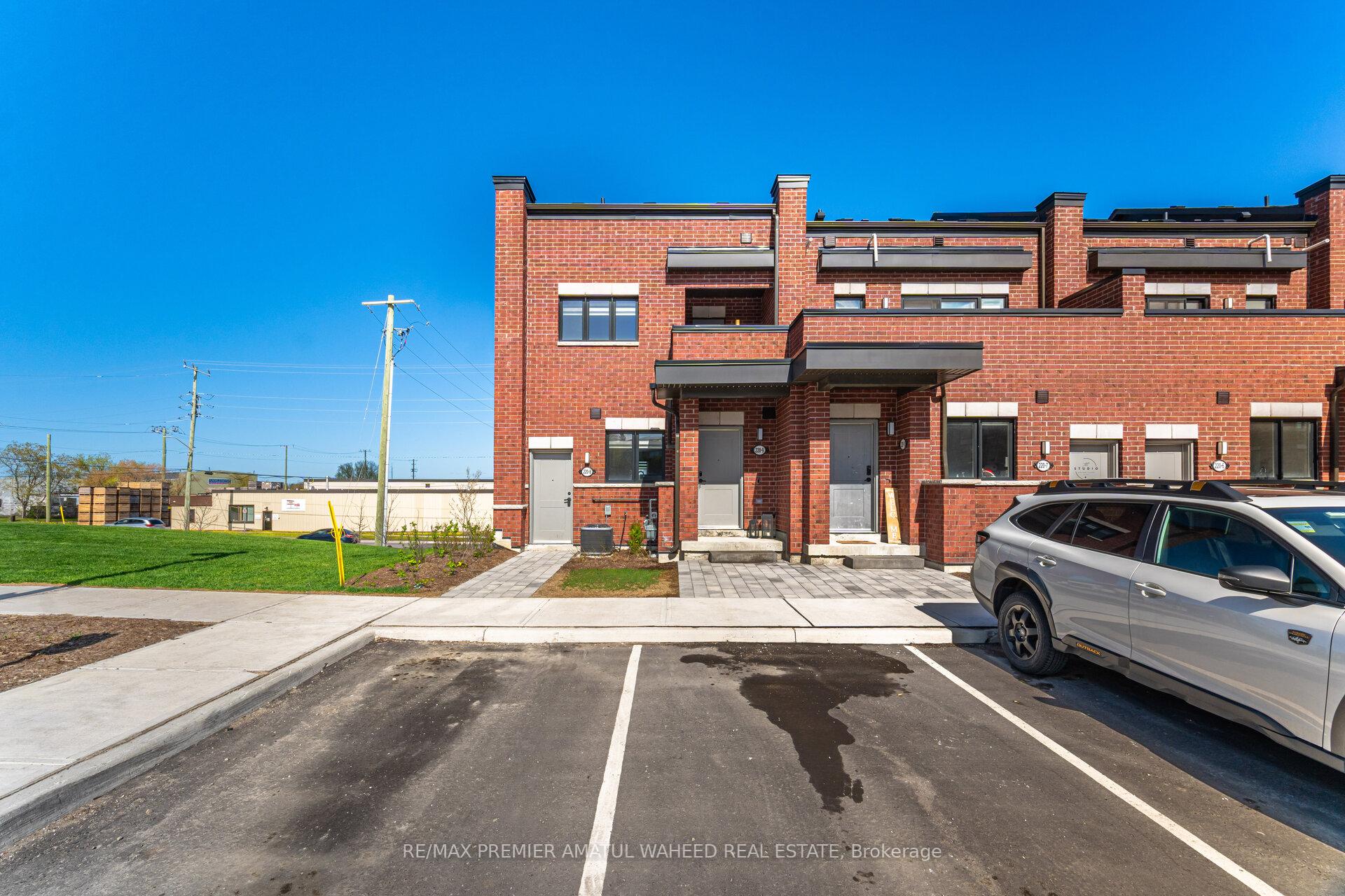 9 - 220 Dissette Street, Bradford West Gwillimbury, ON L3Z 3G8