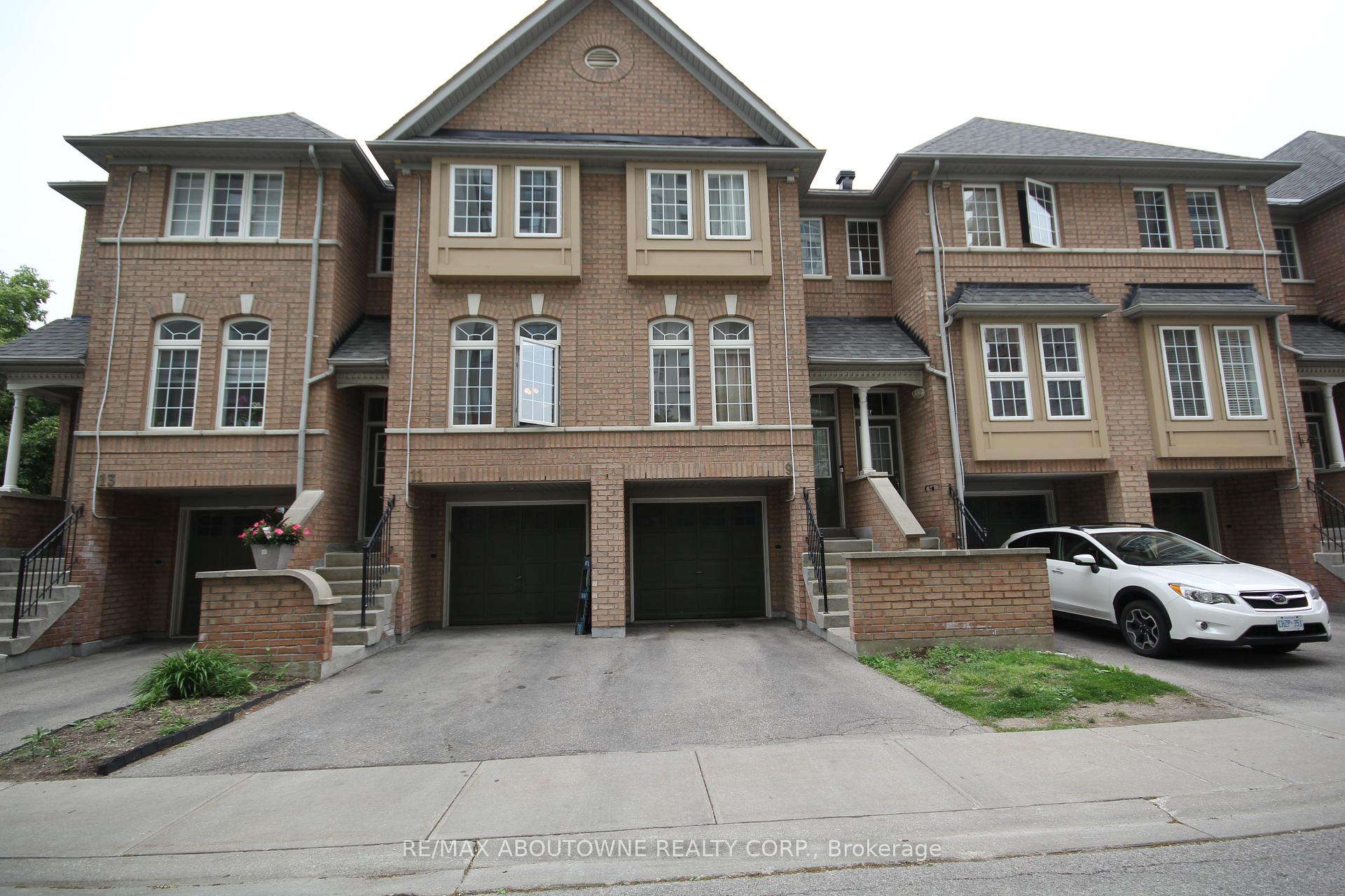 9 - 50 strathaven Drive, Mississauga, ON L5R 4E7