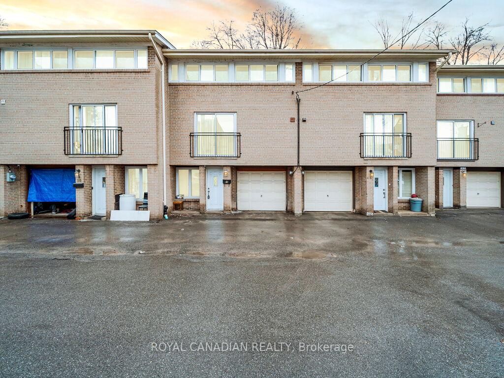 9 - 6 Sentinel Road, Toronto, ON M3M 2Y6
