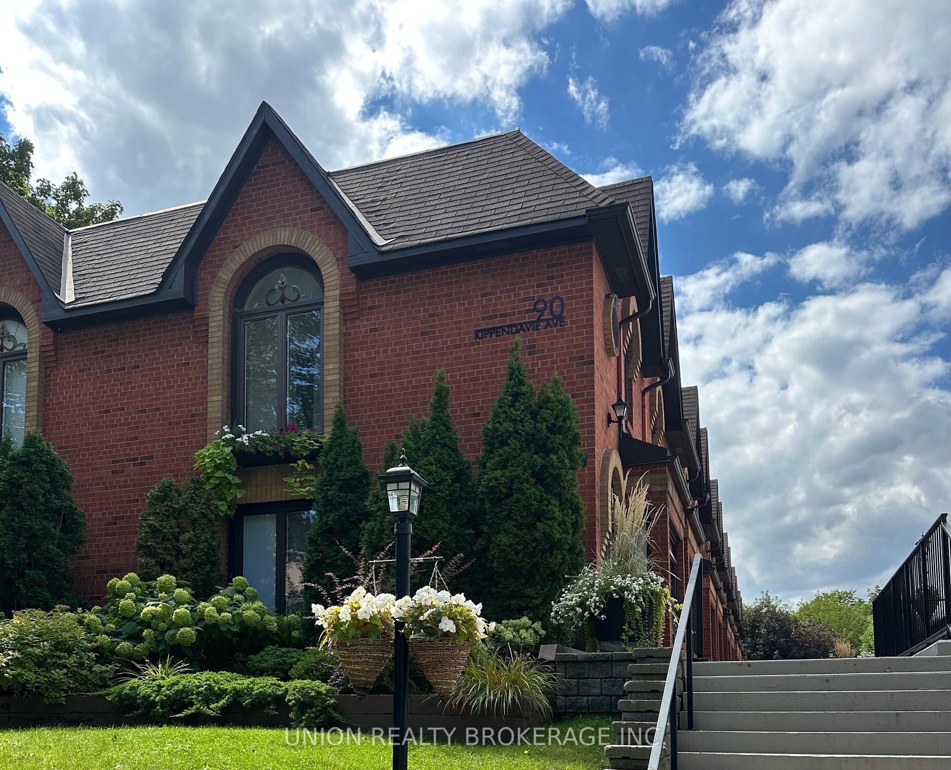 9 - 90 Kippendavie Avenue, Toronto, ON M4L 3R5