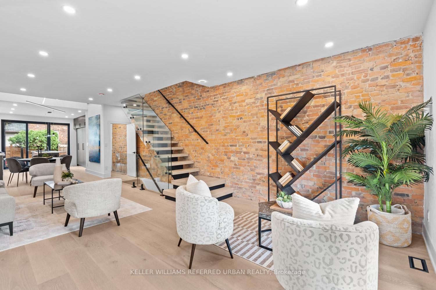 9 Beatrice Street, Toronto, ON M6J 2T2