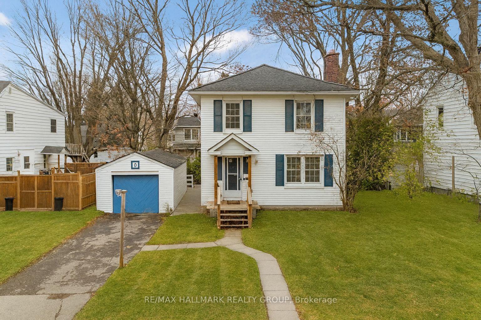 9 BEDFORD Crescent, Manor Park - Cardinal Glen and Area, ON K1K 0E3