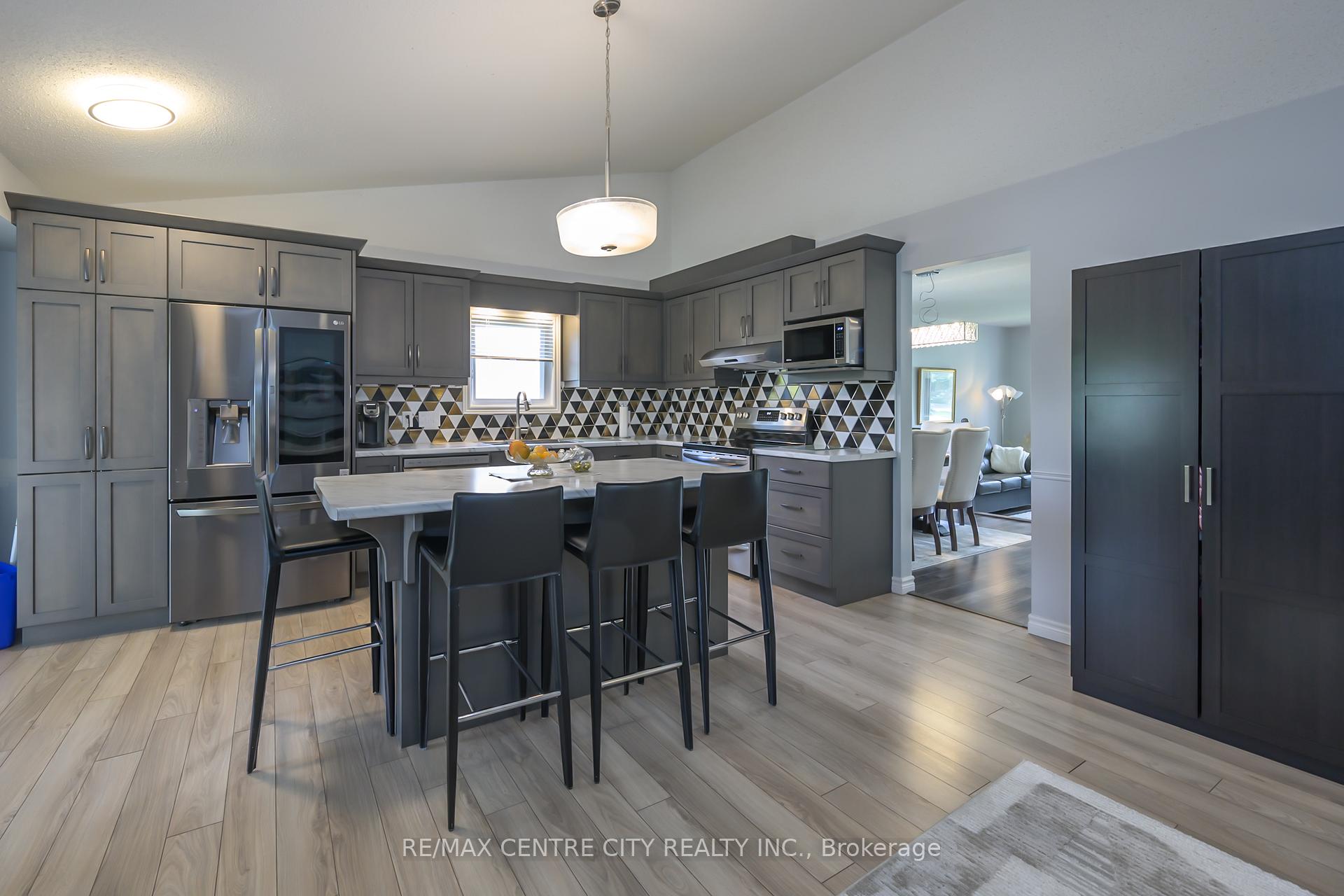 9 Bonnie Place, St. Thomas, ON N5R 5W3