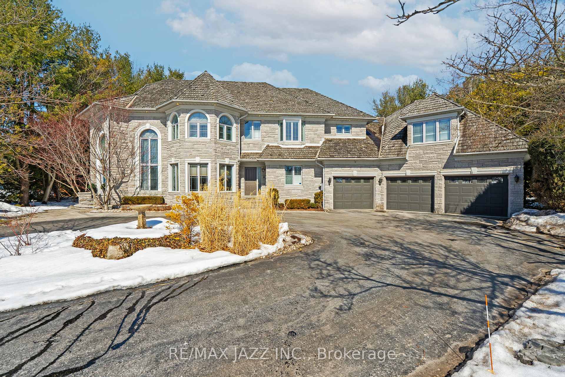 9 Bunhill Court, Ajax, ON L1Z 1X5