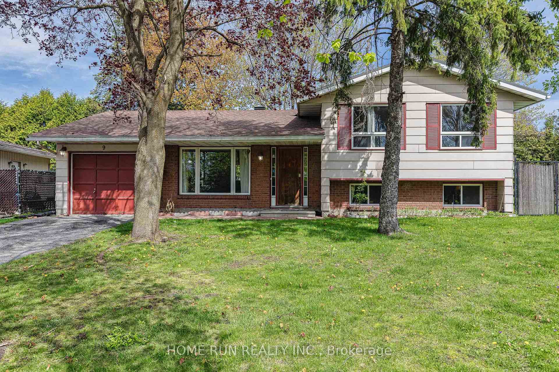 9 BUTTON Court, Overbrook - Castleheights and Area, ON K1K 4A3