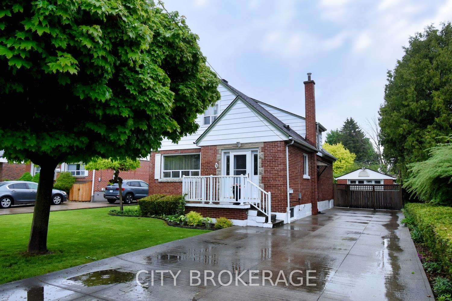9 Carene Avenue, Hamilton, ON L8K 3W3