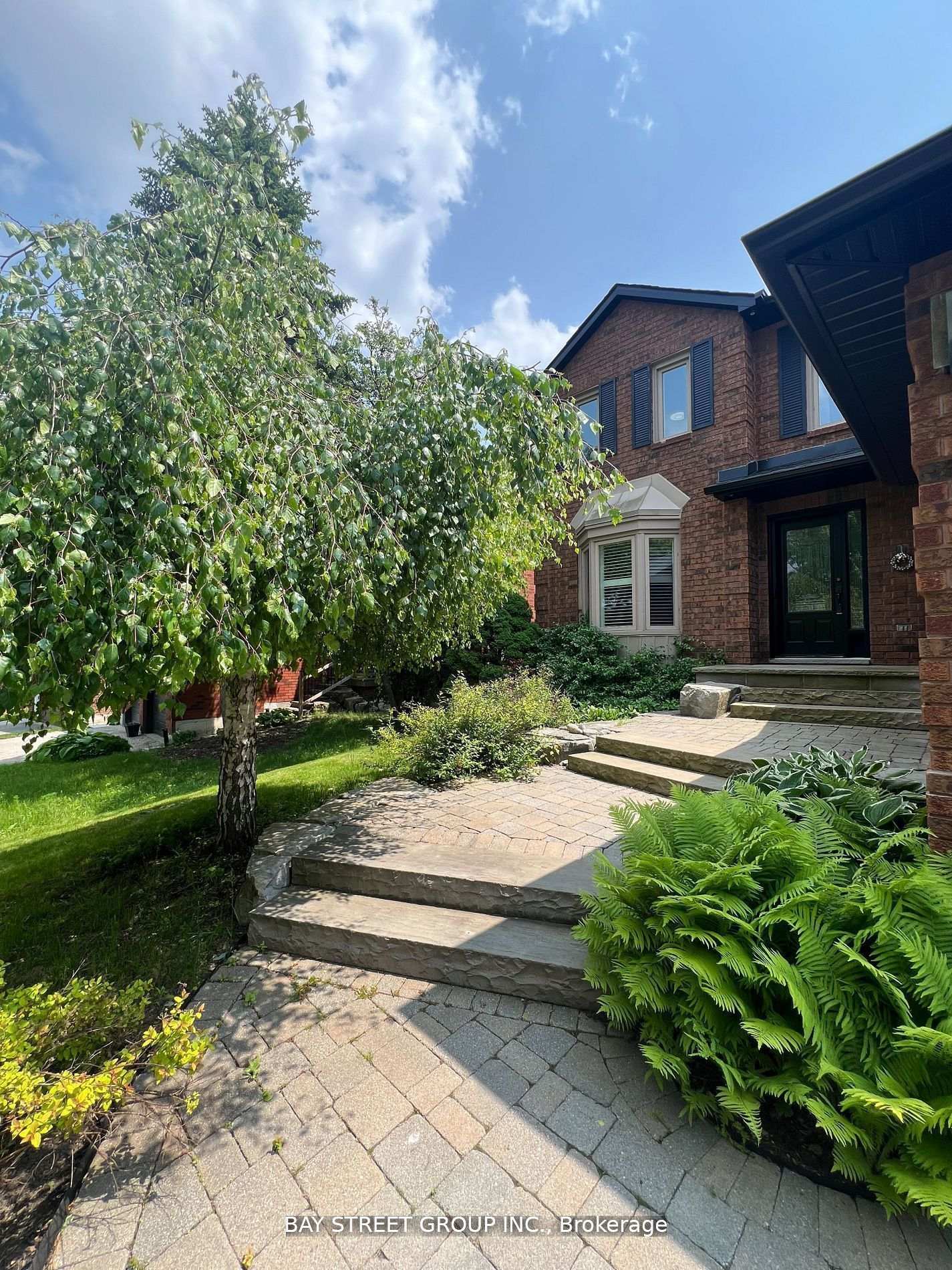 9 Chadburn Crescent, Aurora, ON L4G 4T4