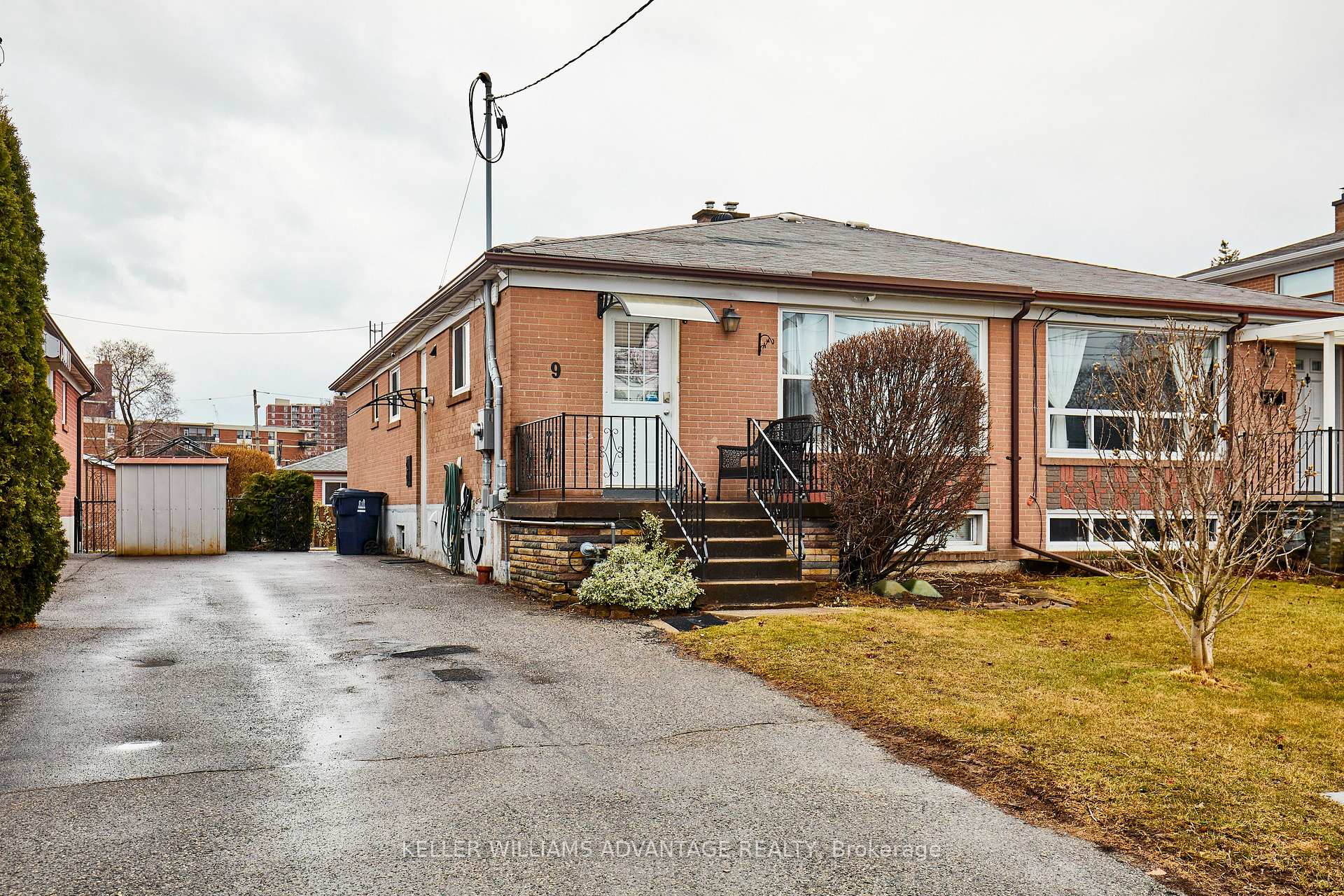 9 Chapman Avenue, Toronto, ON M4B 1C3