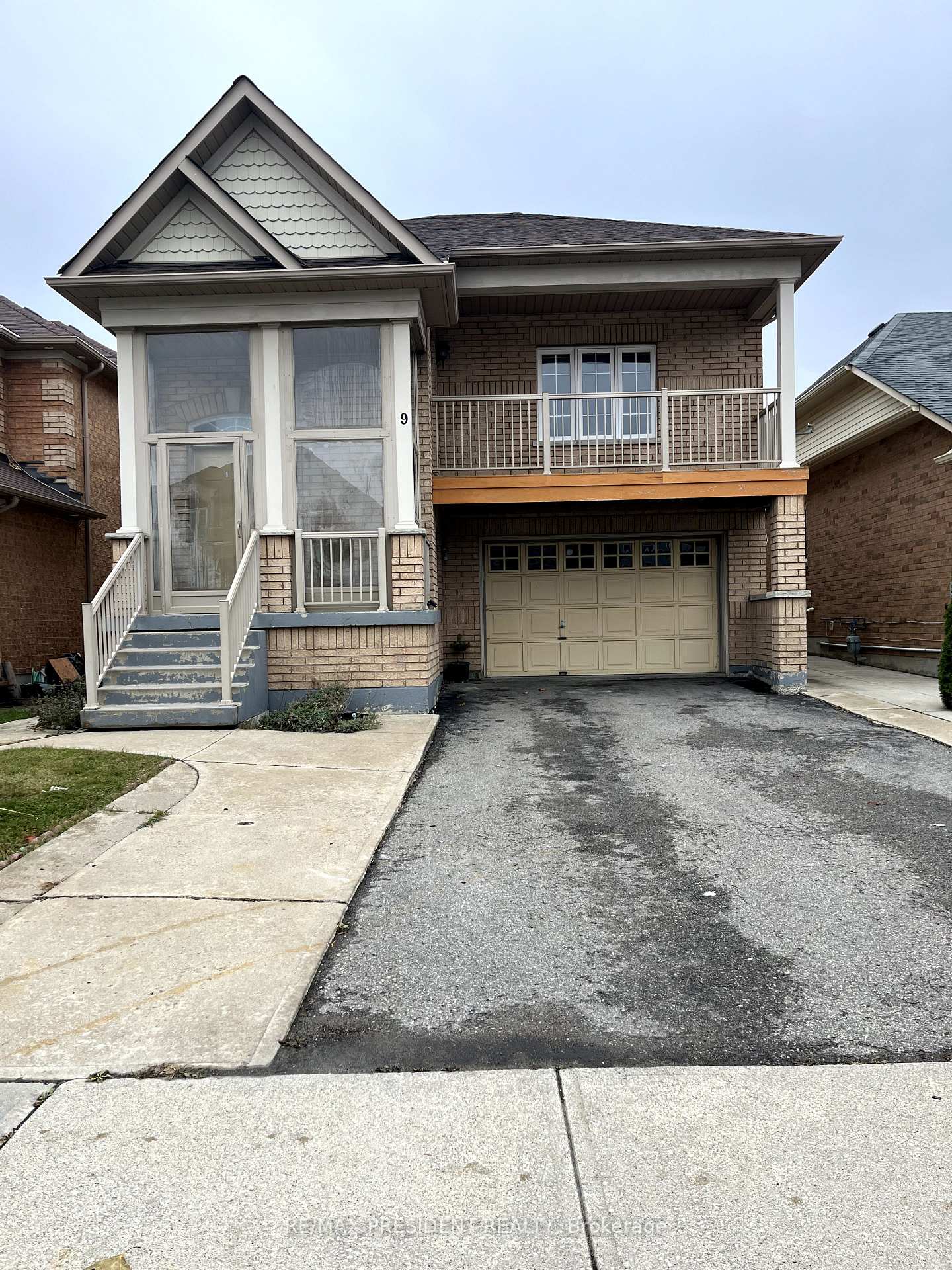 9 Denim Drive, Brampton, ON L6P 1K4