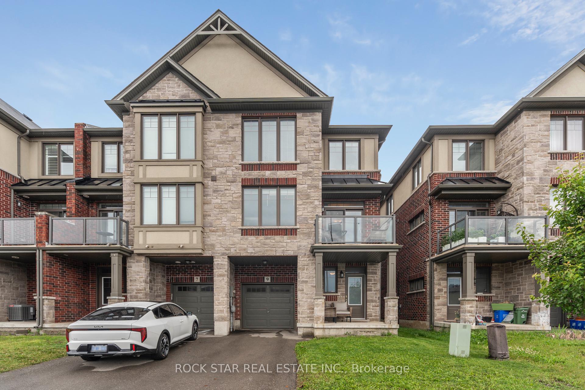 9 Dodman Crescent, Hamilton, ON L9G 0G6