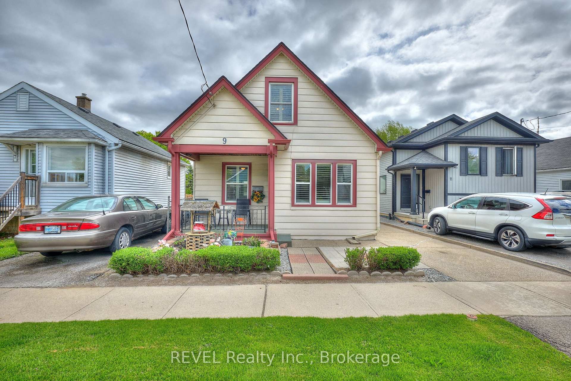 9 Edith Street, St. Catharines, ON L2S 2P6