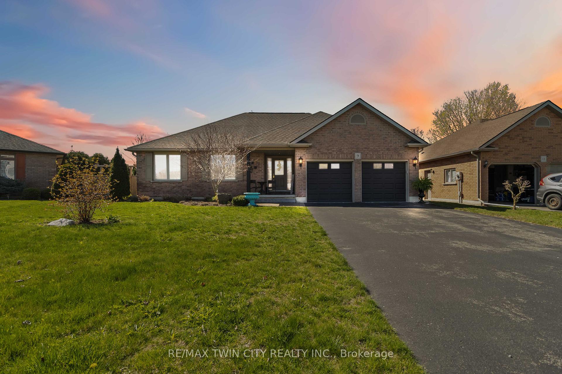 9 Greeneagle Drive, Tillsonburg, ON N4G 5V6