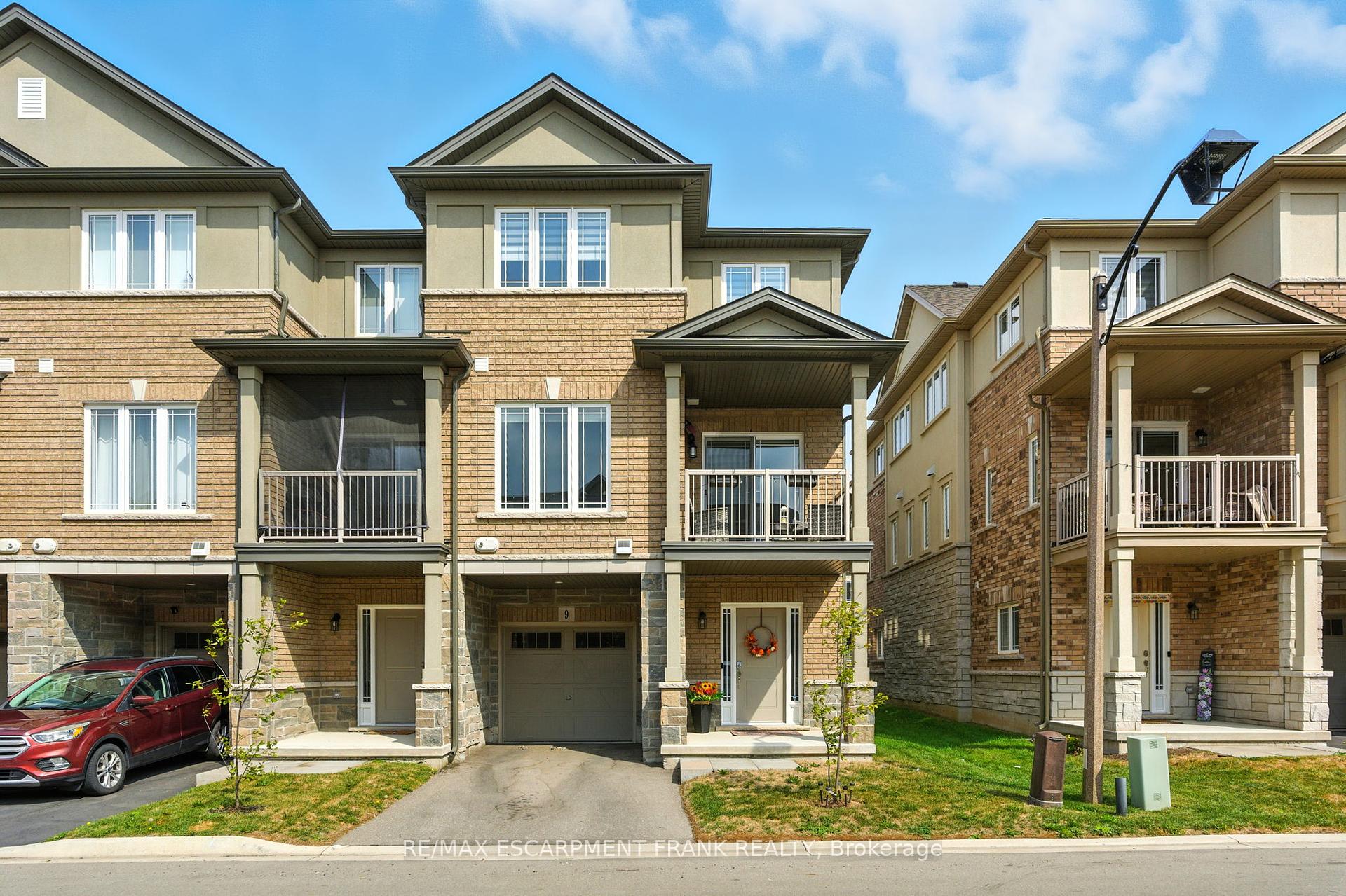 9 Laguna Village Crescent, Hamilton, ON L0R 1P0