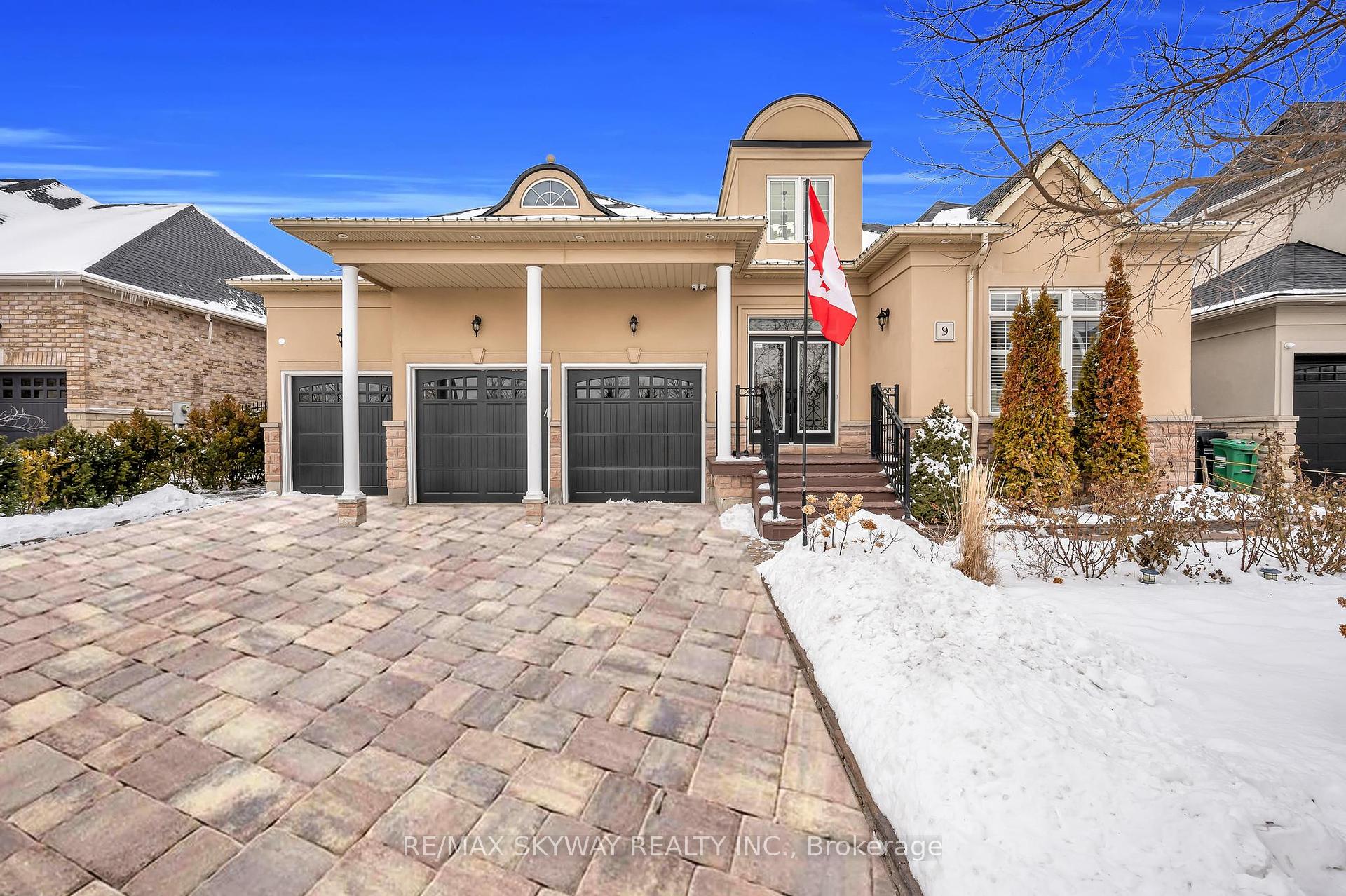 9 Louvre Circle N, Brampton, ON L6P 1W2