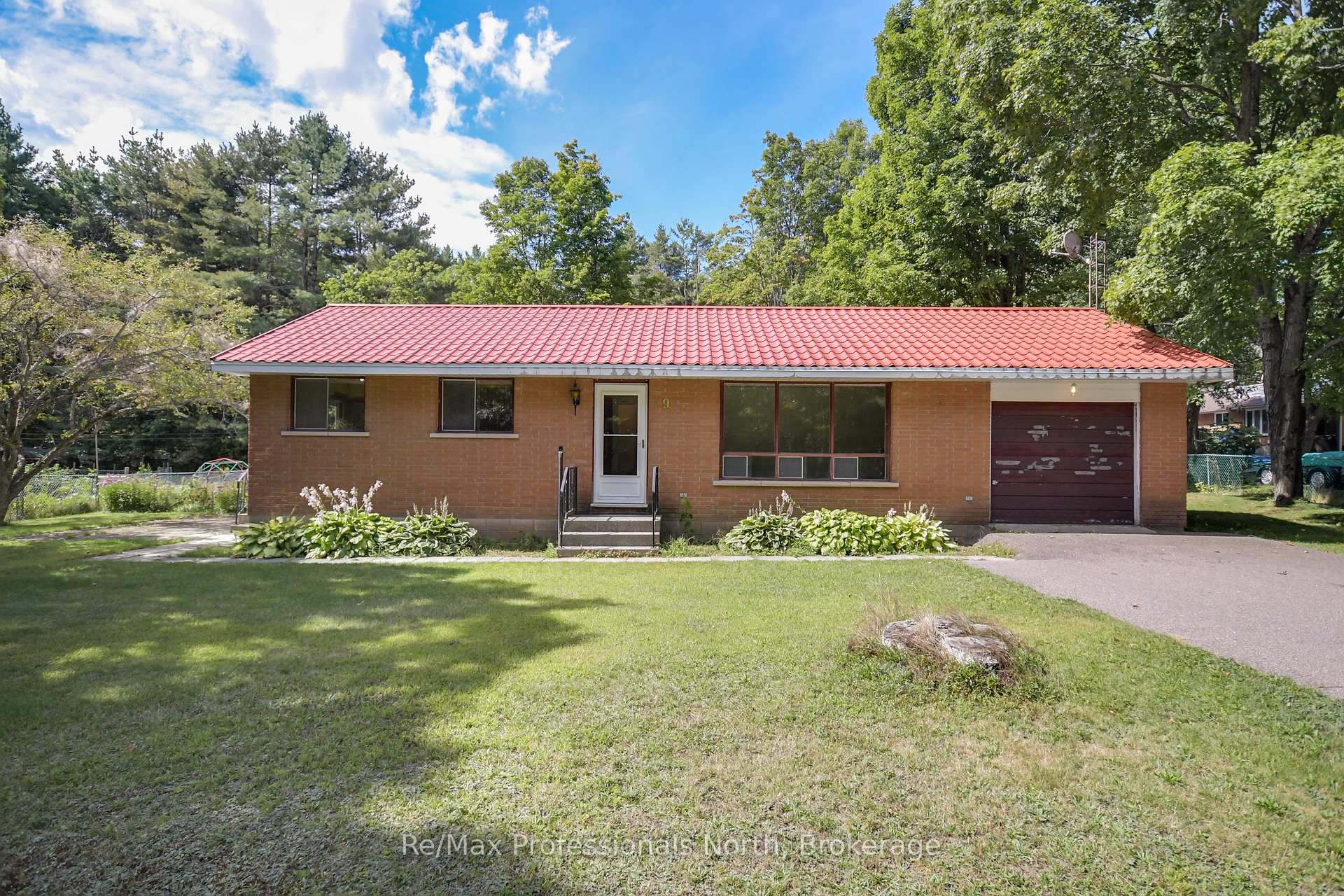 9 Macnaughtan Court, Bracebridge, ON P1L 1L6