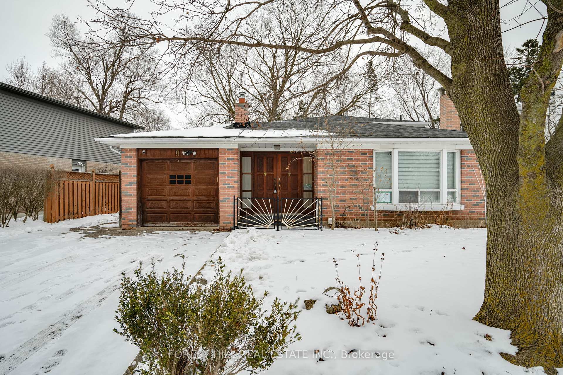 9 Metcalfe Court, Halton Hills, ON L7G 4N7