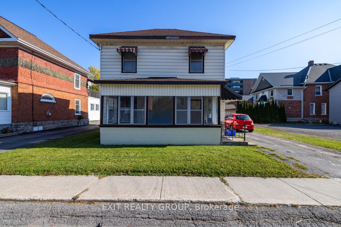 9 Octavia Street, Belleville, ON K8P 3P1