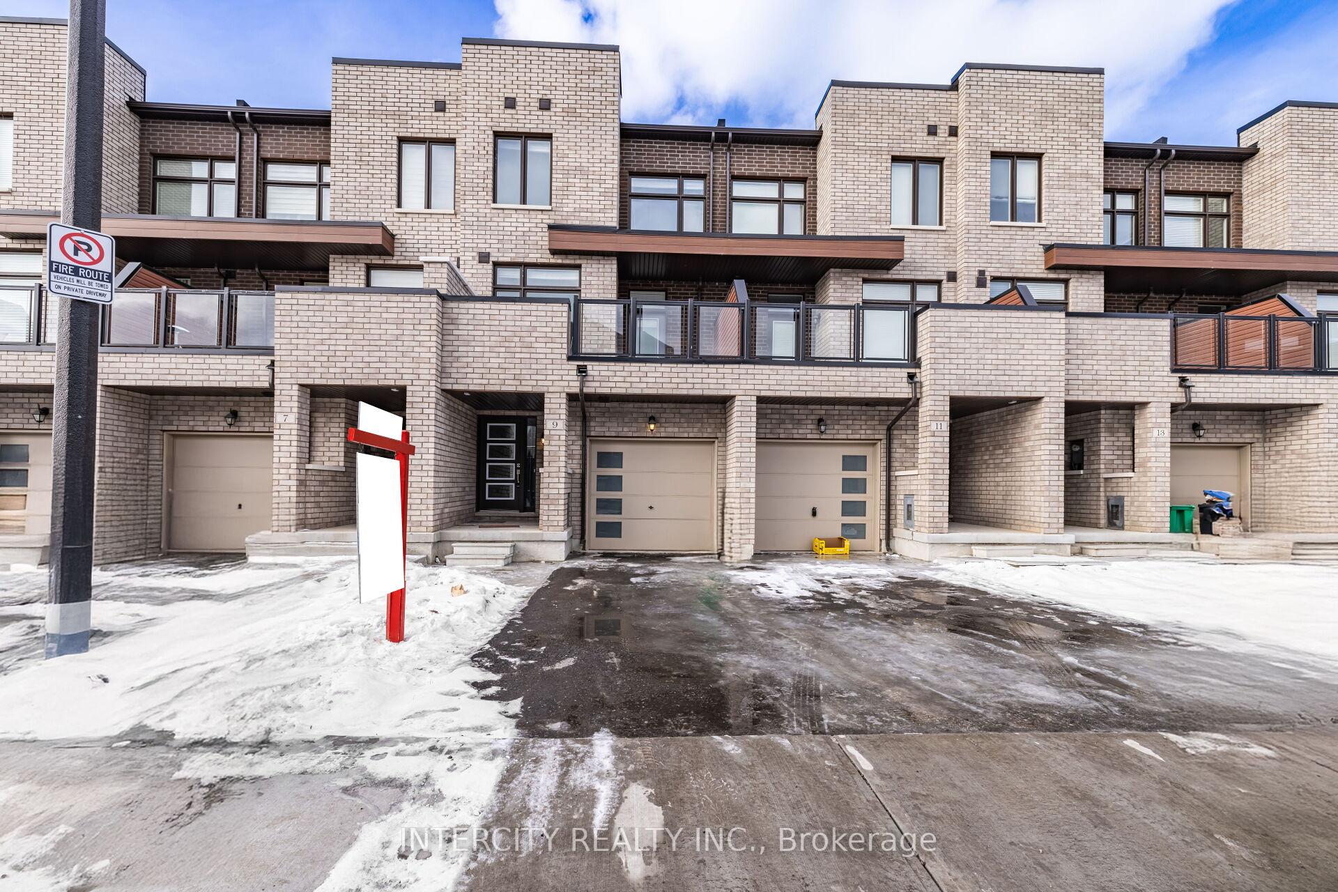 9 Queenpost Drive, Brampton, ON L6Y 6L2