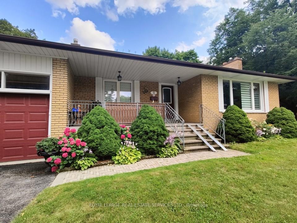 9 Strathdee Drive, Toronto, ON M9R 1A5