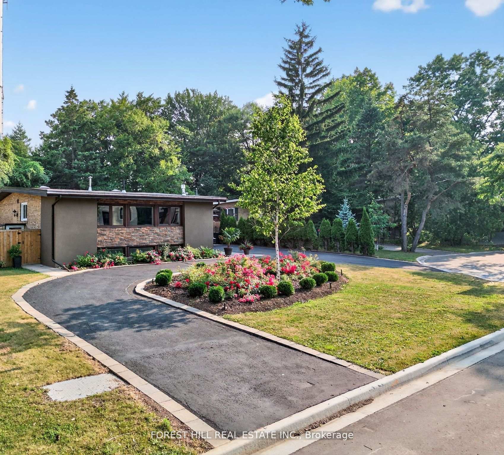 9 Tadcaster Place, Toronto, ON M3B 1G6