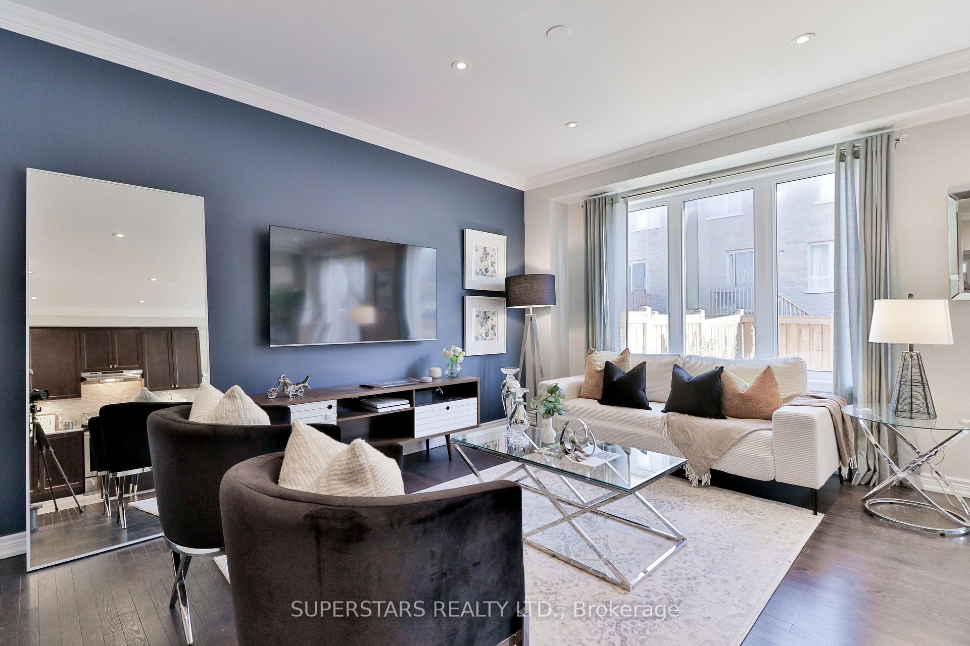 9 Walter English Drive, East Gwillimbury, ON L9N 0S2