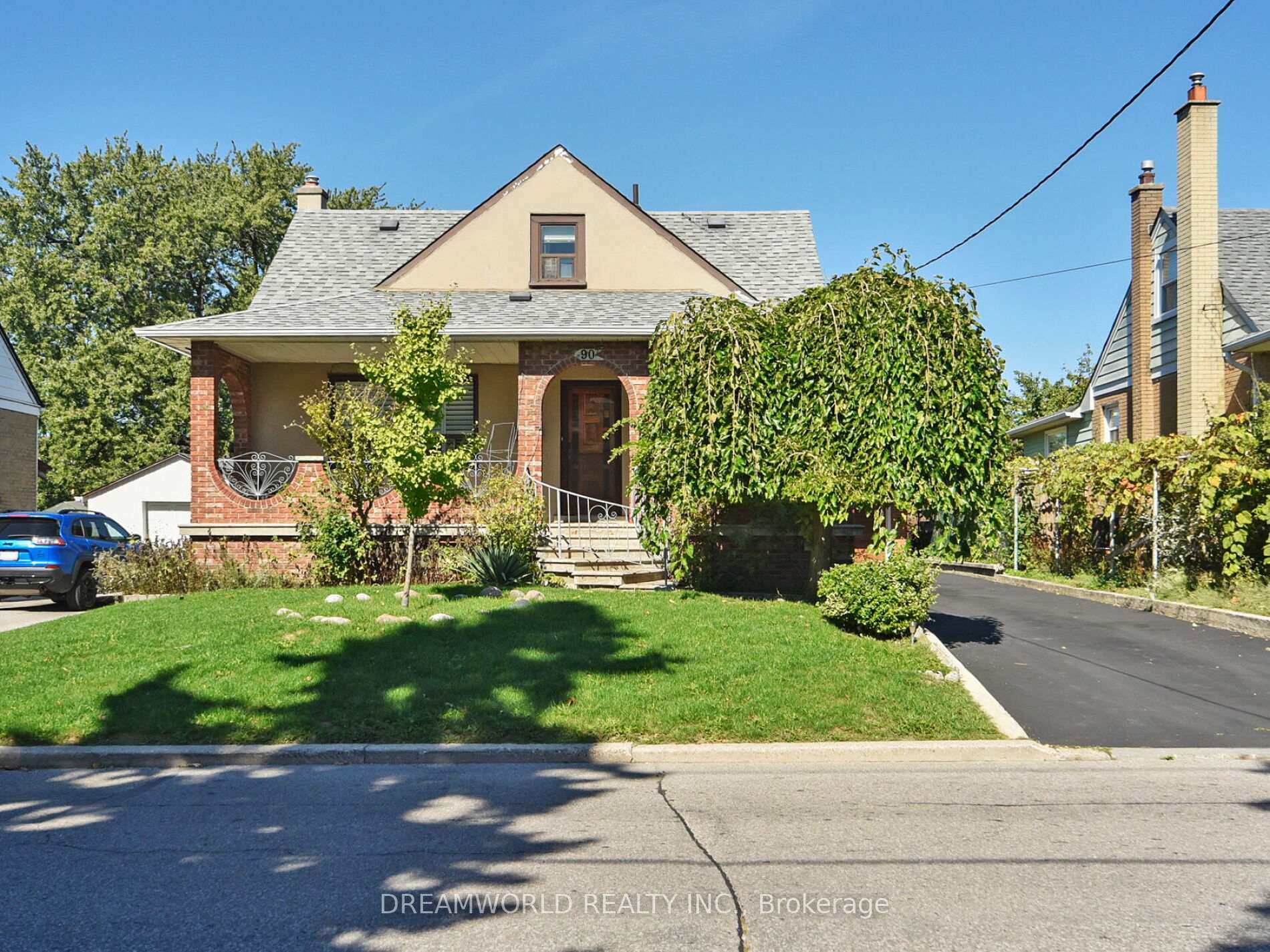 90 Anthony Road, Toronto, ON M3K 1B4