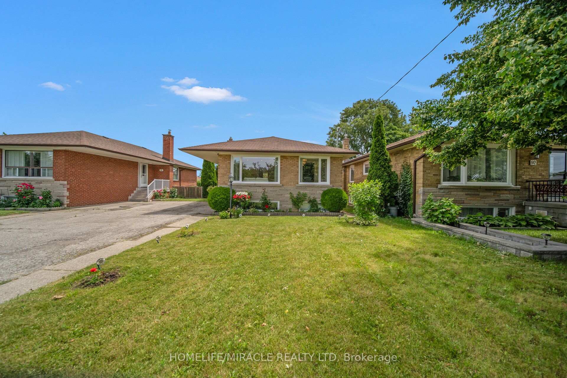 90 Deanvar Avenue, Toronto, ON M1R 2N3