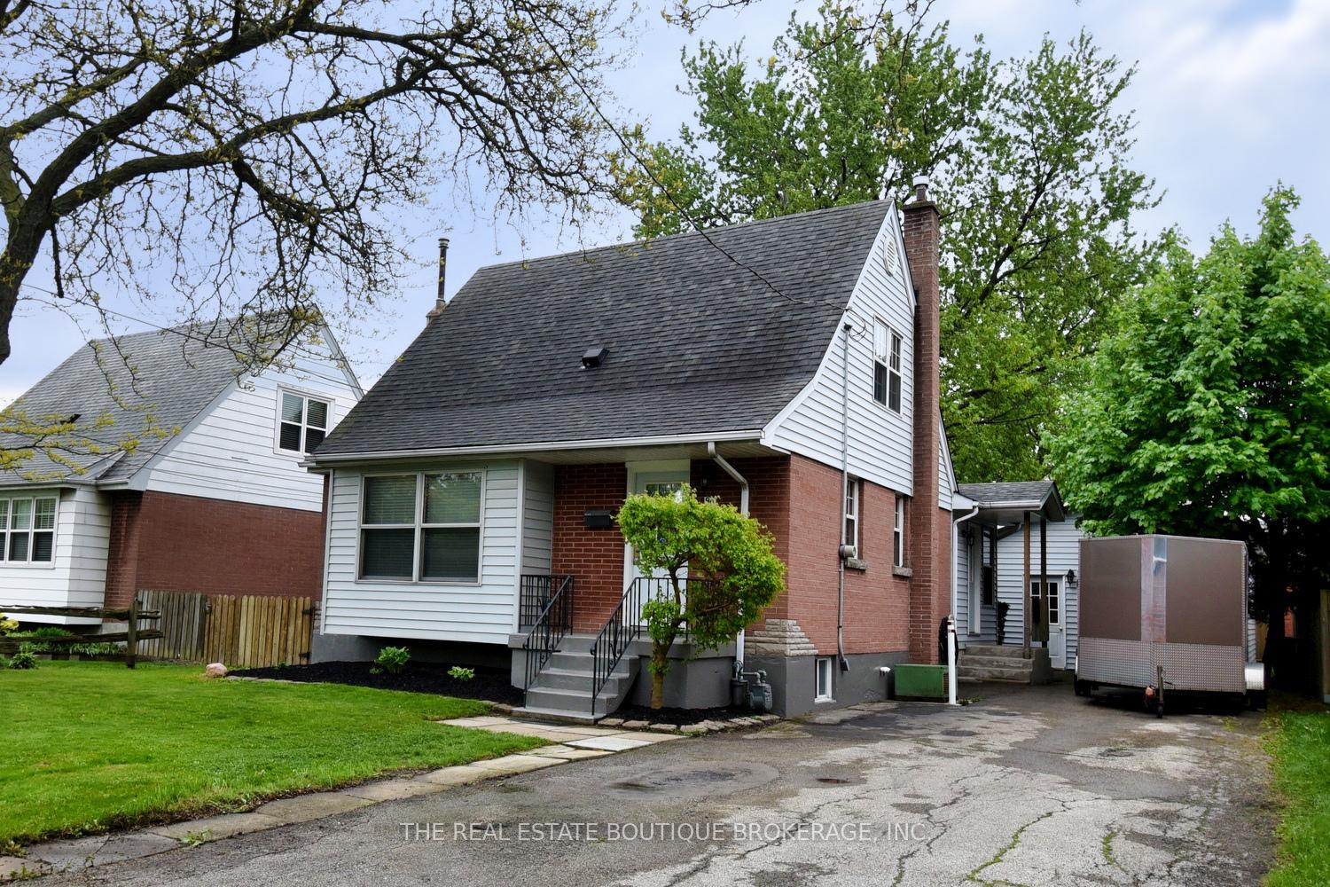 90 Howe Avenue, Hamilton, ON L9A 1X3
