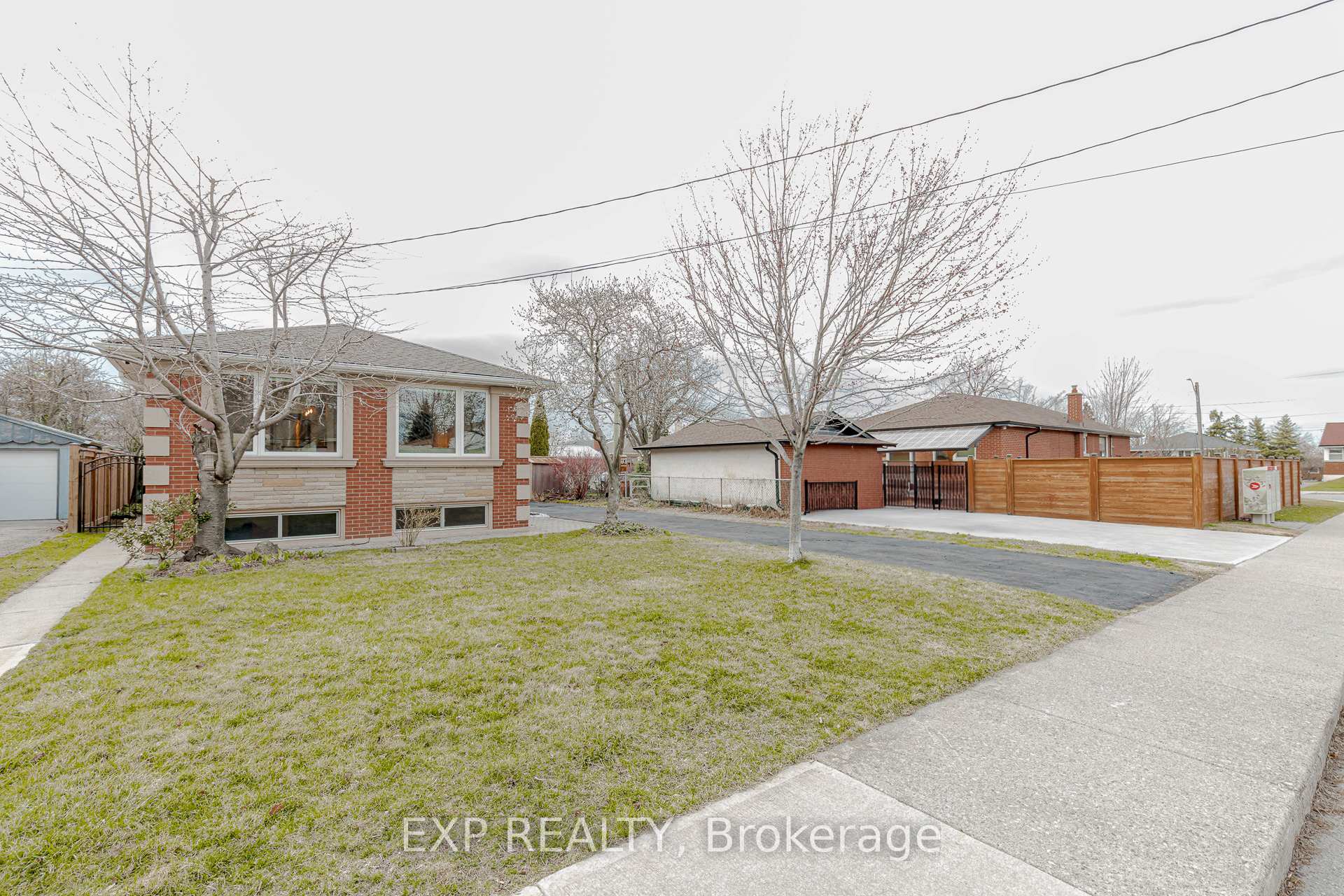 90 Welbourn Drive, Hamilton, ON L9A 3N4