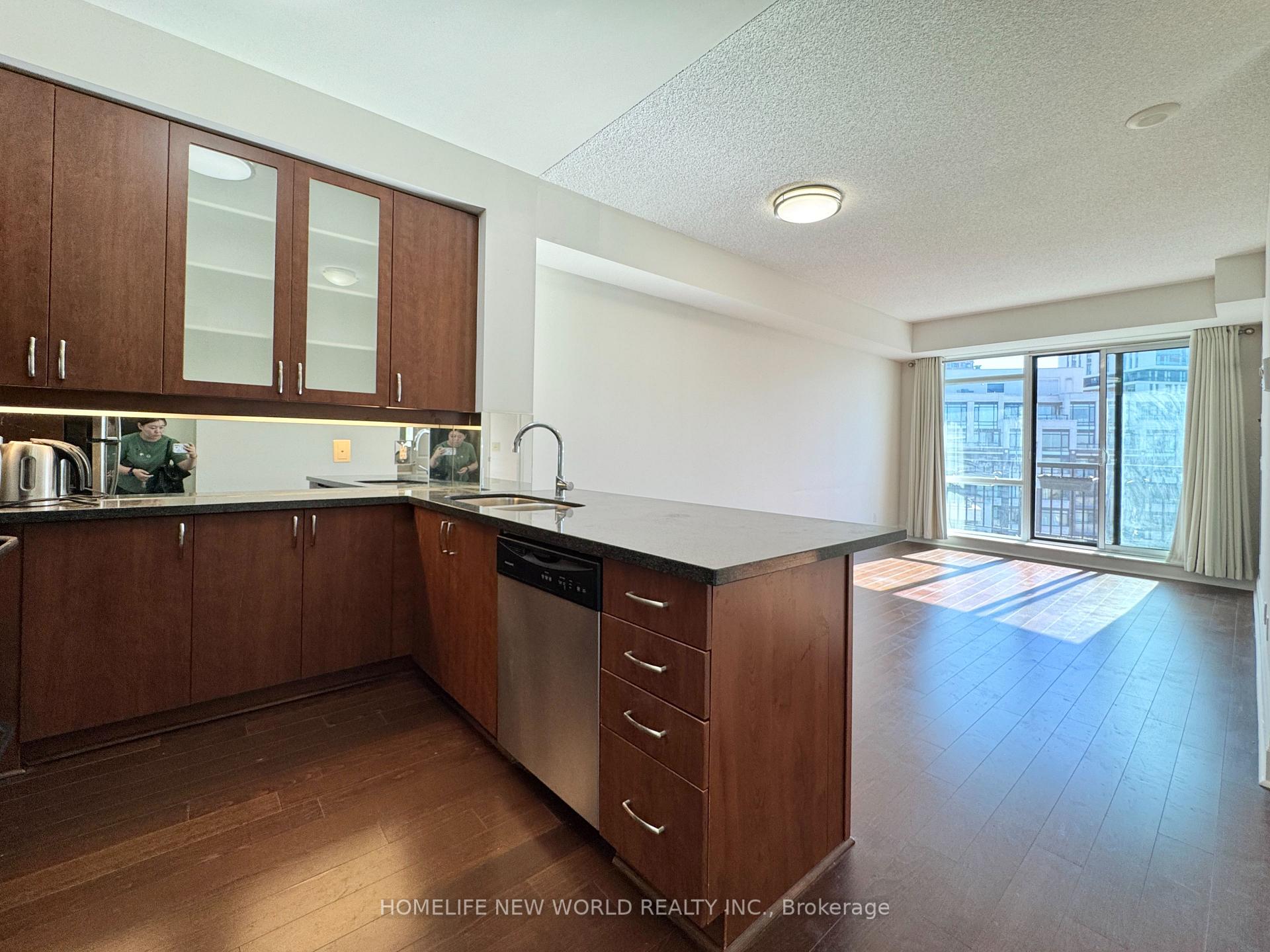 901 - 111 Upper Duke Crescent, Markham, ON L6G 0C8