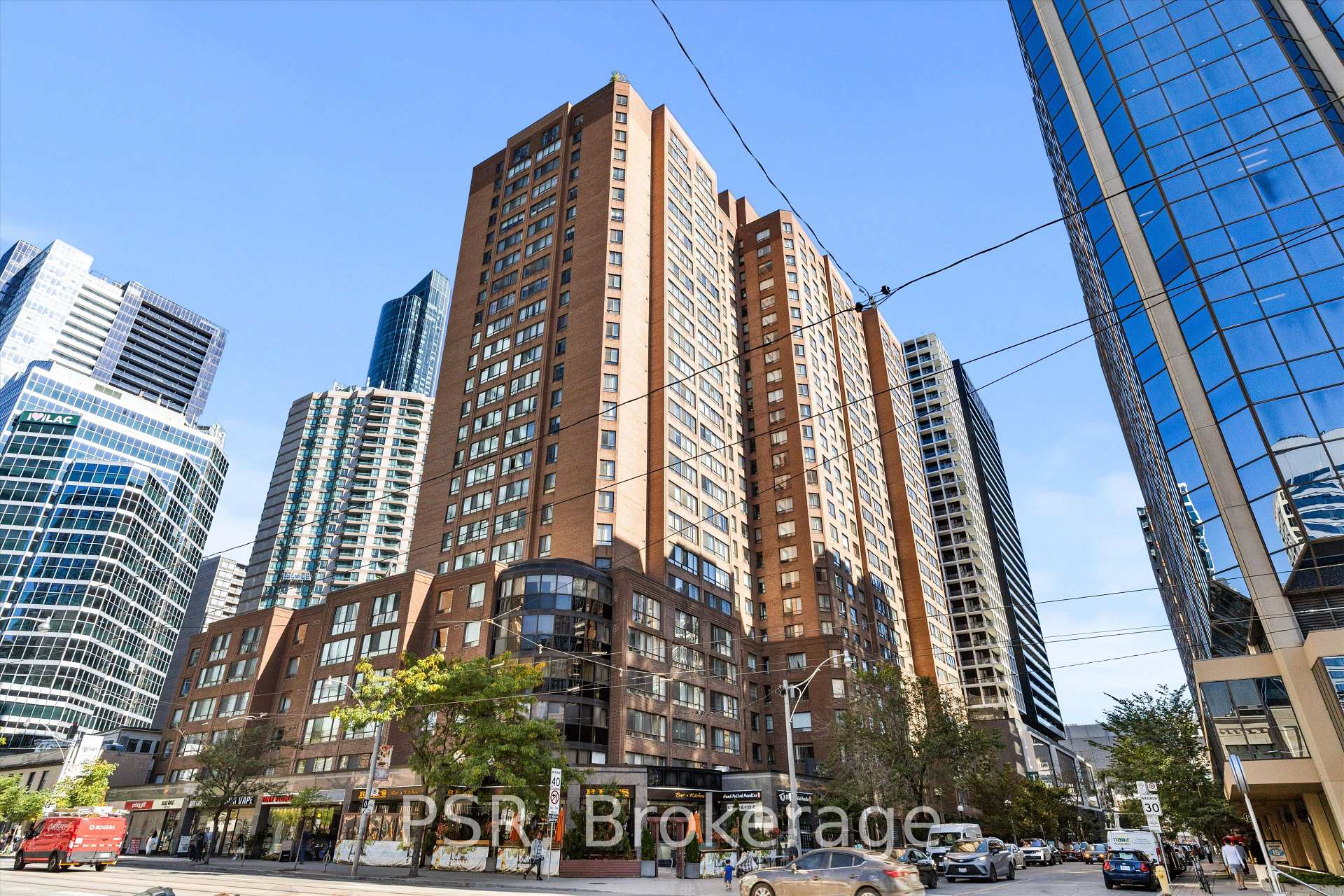 901 - 633 Bay Street, Toronto, ON M5G 2G4