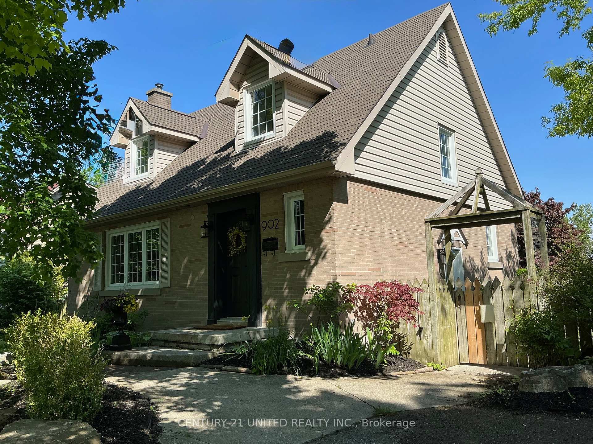 902 Valleyview Drive, Peterborough West, ON K9J 6R1