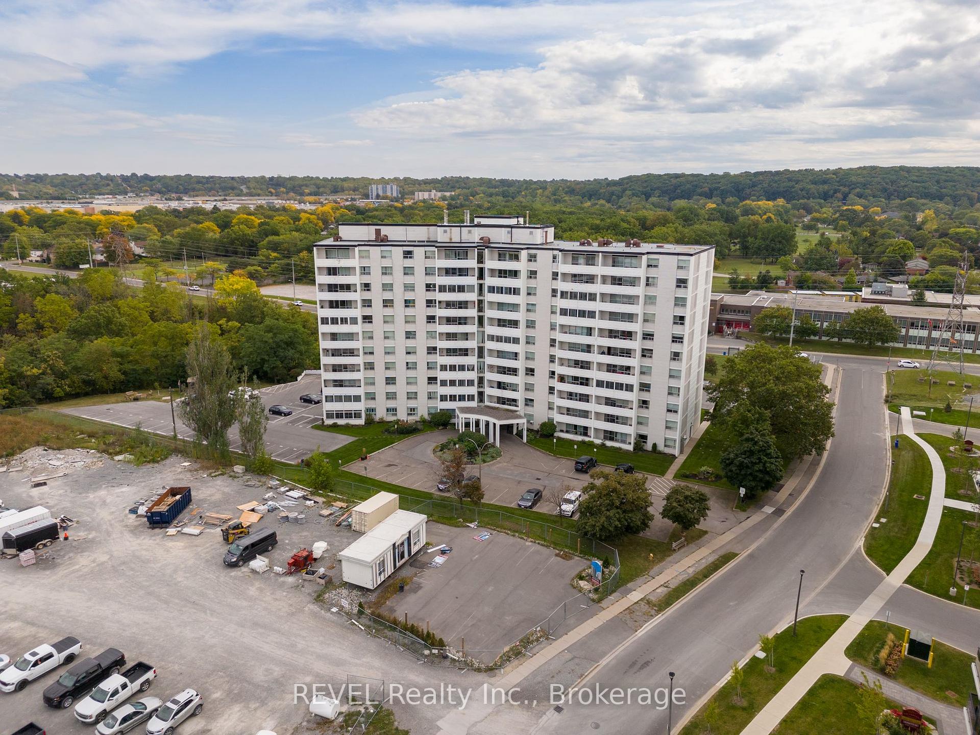 903 - 35 Towering Heights Boulevard, St. Catharines, ON L2T 3G8